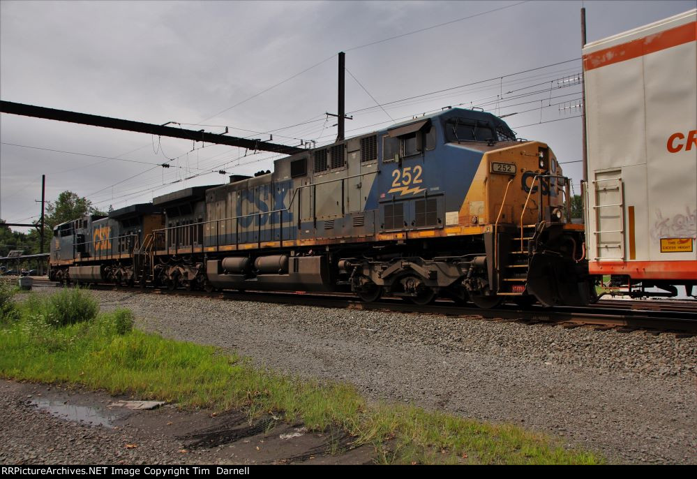 CSX 252 on Q403
